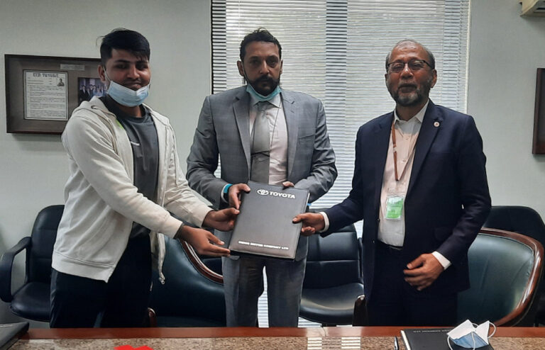 Contract signing ceremony between Ali Asghar Jamali, CEO- IMC, Dr ...