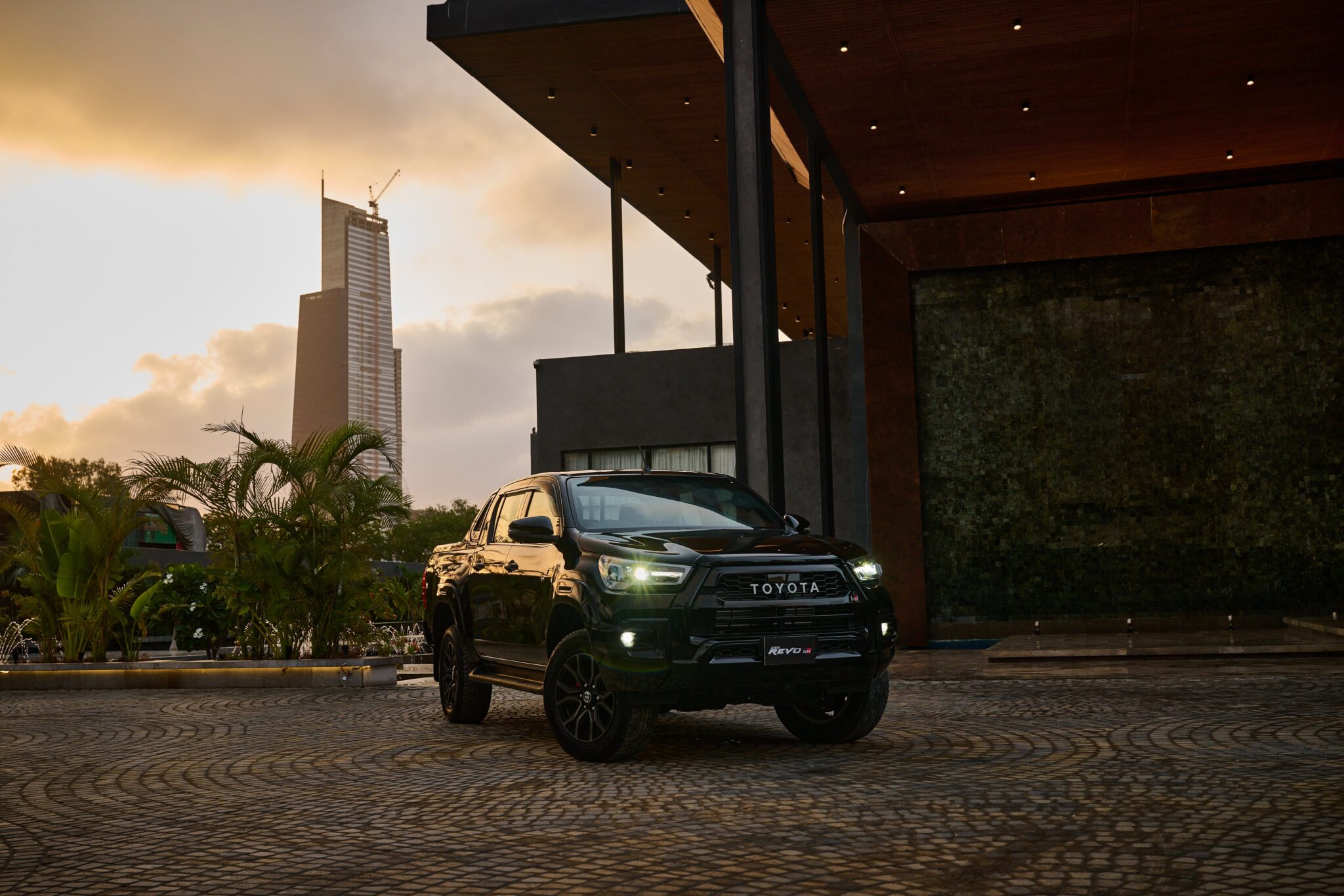 Revo GRS - Toyota Indus